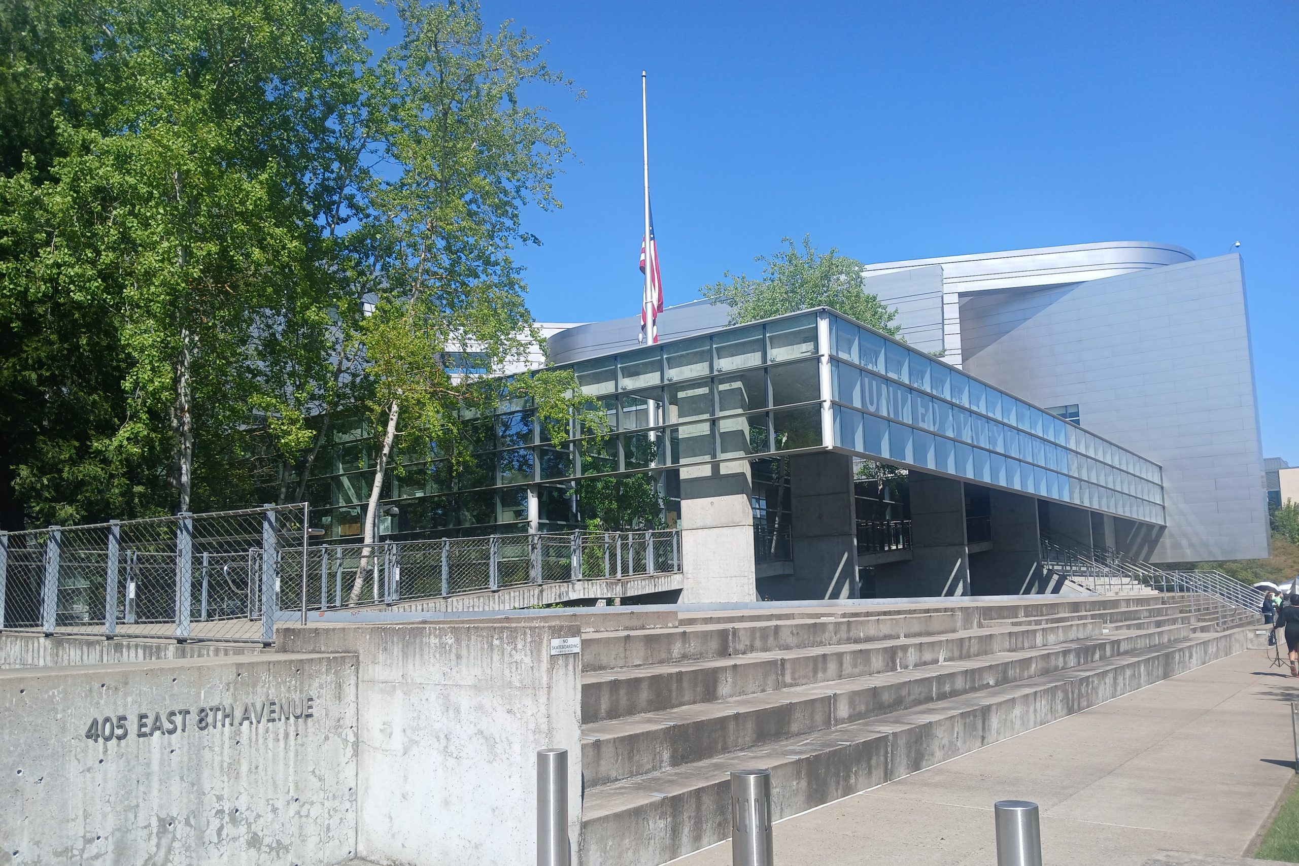 Federal judge temporarily blocks deportation of UO student - Lookout ...