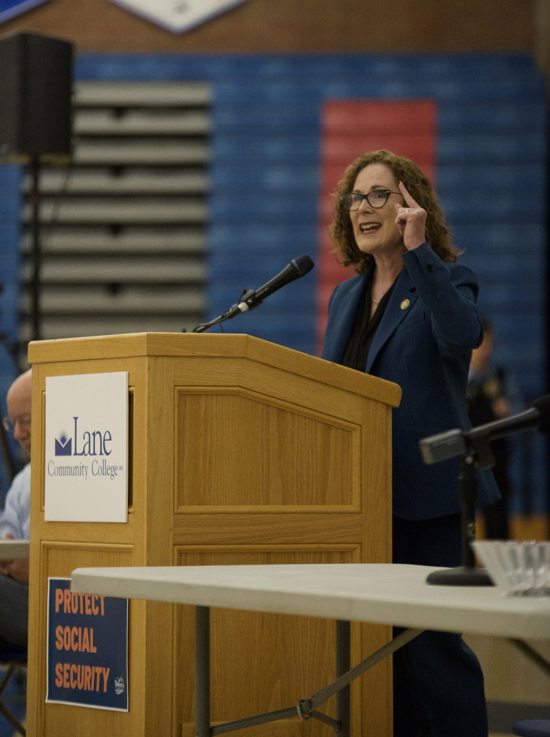 In Eugene town hall, Hoyle promises to defend Social Security - Lookout ...