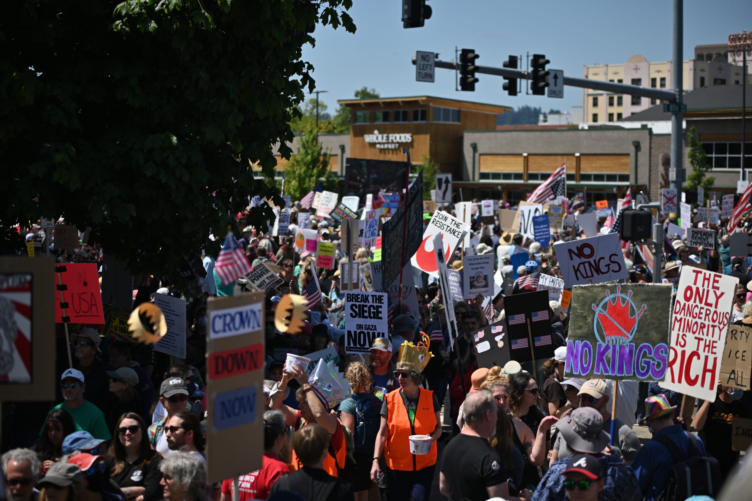 No Kings protest draws 10,000 demonstrators to downtown Eugene ...