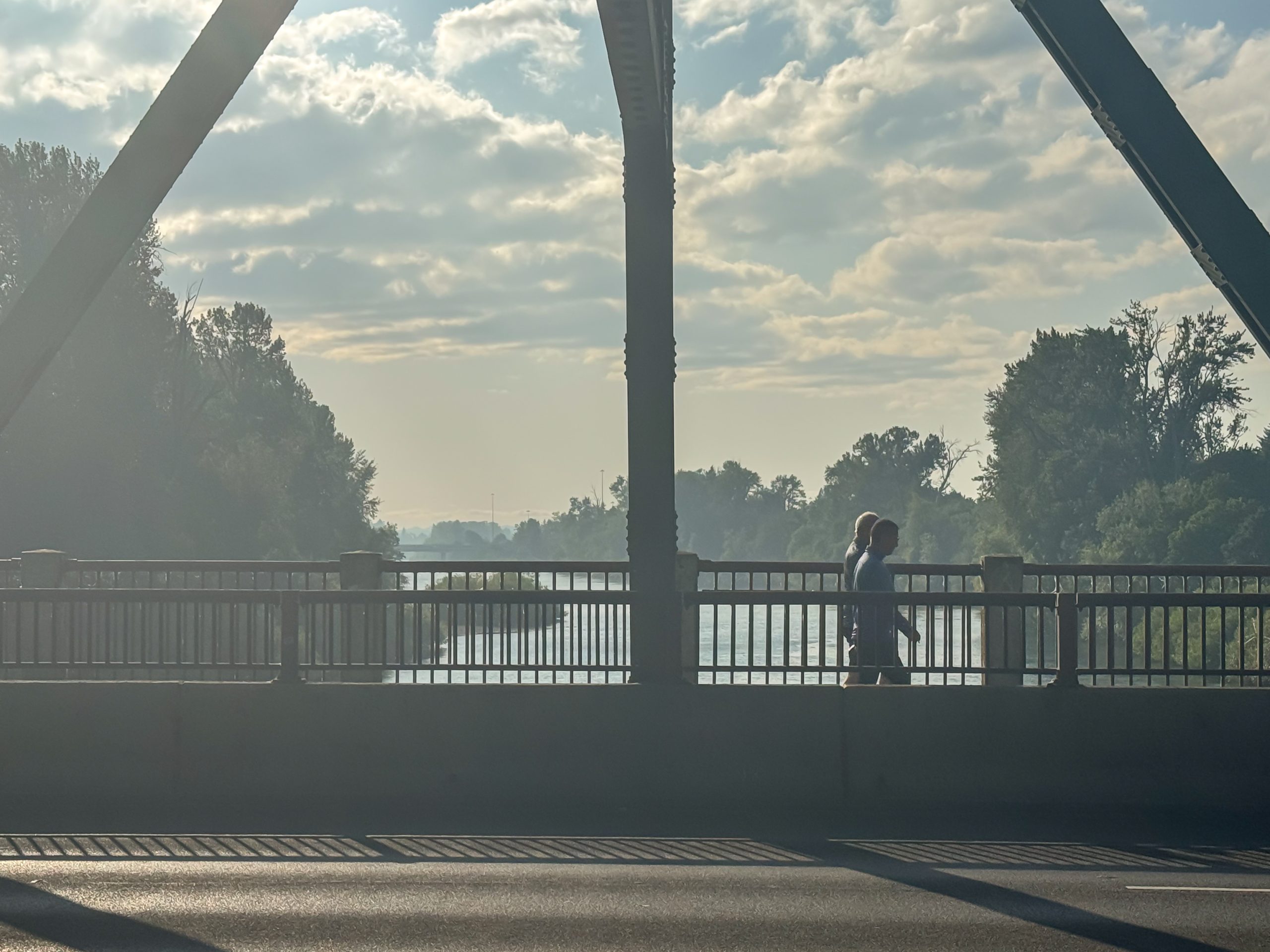 Burn smoke lofts into Eugene - Lookout Eugene-Springfield