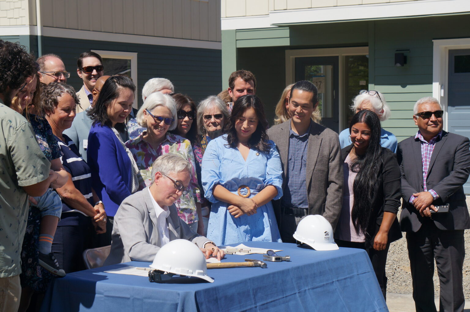 Governor signs bills intended to boost Oregon housing supply - Lookout ...