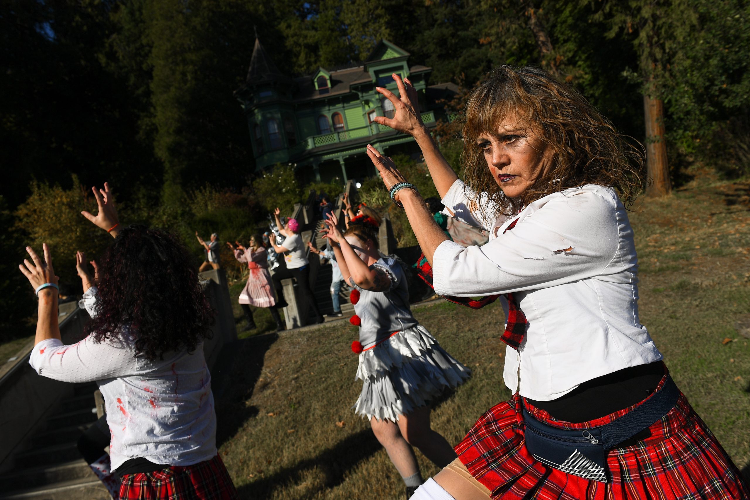 Zombie flash mob group thrills Eugene for more than a decade - Lookout ...